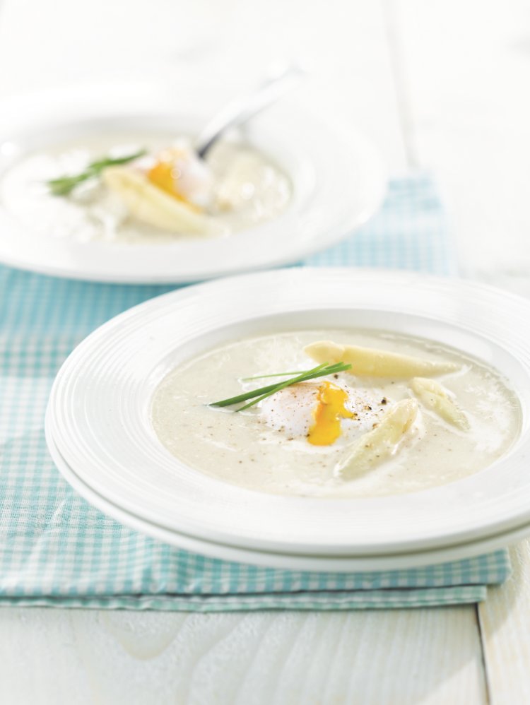 Recept "Aspergesoep met een gepocheerd eitje" | njam!