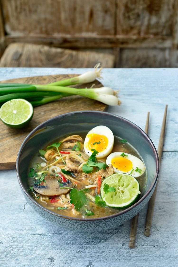 Recept "Pittige Oosterse kippensoep met noedels" | njam!